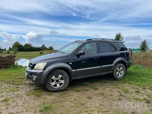 Melns Kia Sorento 2004 Liepāja, ar dzinēja tilpumu 2.50 L un nobraukumu 375 tūkst. km par 1500 €, foto 1 vietnē AUTOMOTO.COM.LV