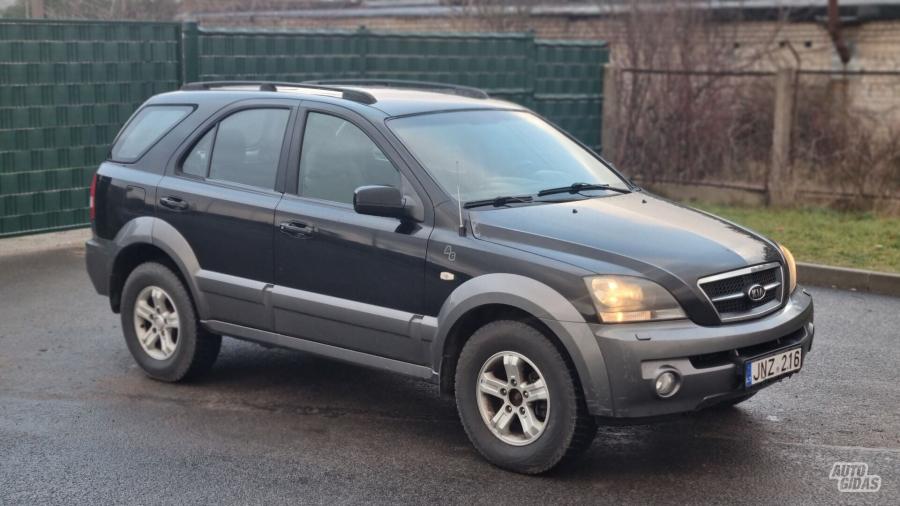 Black Kia Sorento 2005 in Vilnius, with an engine capacity of 2.50 L and mileage of 265 thousand km for 2500 €, photo 2 on AUTOMOTO.COM.LV