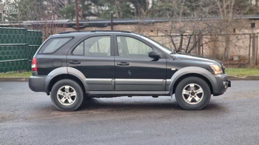 Black Kia Sorento 2005 in Vilnius, with an engine capacity of 2.50 L and mileage of 265 thousand km for 2500 €, photo 3 on AUTOMOTO.COM.LV