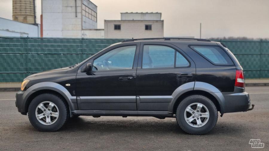 Black Kia Sorento 2005 in Vilnius, with an engine capacity of 2.50 L and mileage of 265 thousand km for 2500 €, photo 6 on AUTOMOTO.COM.LV
