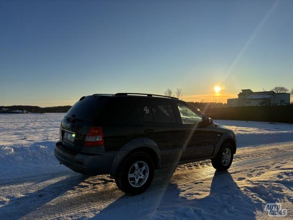 Black Kia Sorento 2005 in Vilnius, with an engine capacity of 2.50 L and mileage of 270 thousand km for 2200 €, photo 1 on AUTOMOTO.COM.LV