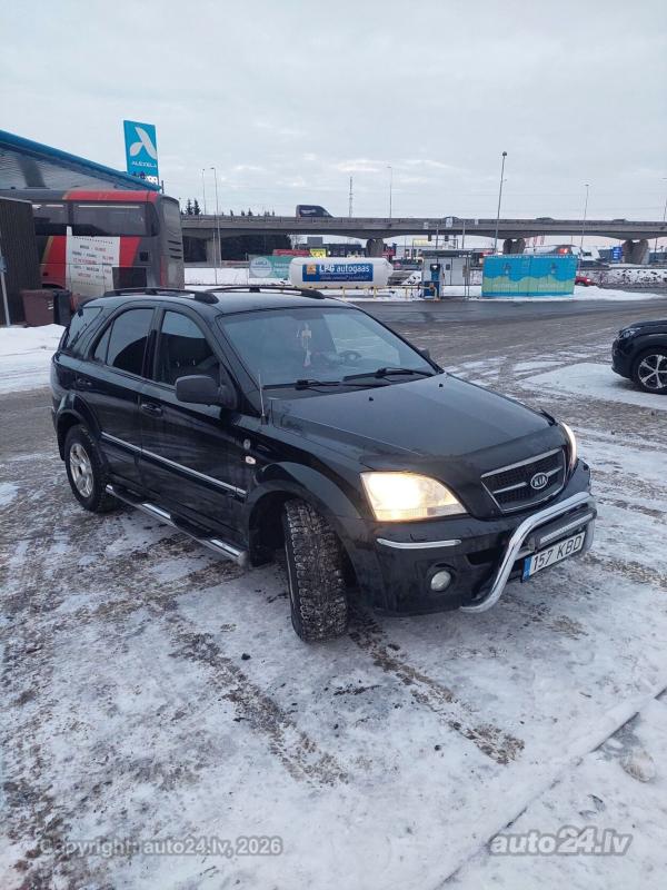 Black Kia Sorento 2005 in Jogeva, with an engine capacity of 2.50 L and mileage of 367 thousand km for 2000 €, photo 1 on AUTOMOTO.COM.LV