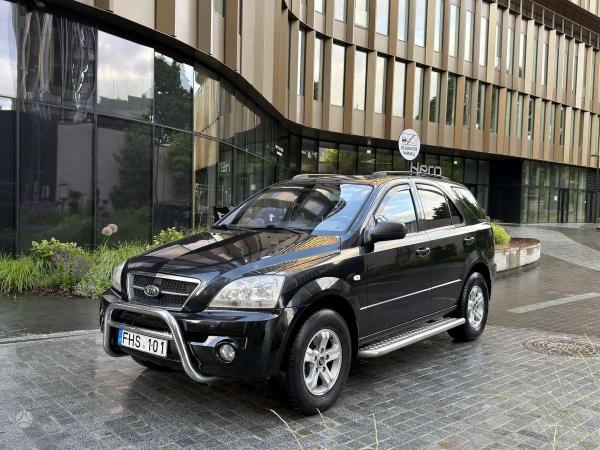 Черный Киа Соренто 2005 в Вильнюс, объемом двигателя 2.40 л и пробегом 180 тыс. км за 2450 €, фото 1 на AUTOMOTO.COM.LV