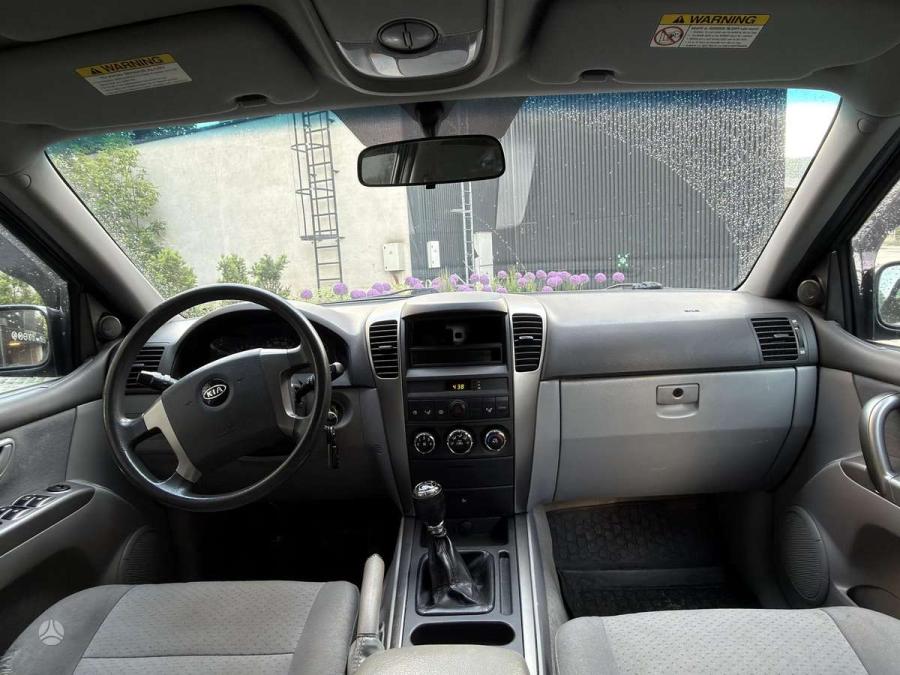 Black Kia Sorento 2005 in Vilnius, with an engine capacity of 2.40 L and mileage of 180 thousand km for 2450 €, photo 10 on AUTOMOTO.COM.LV