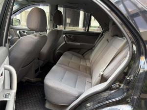 Black Kia Sorento 2005 in Vilnius, with an engine capacity of 2.40 L and mileage of 180 thousand km for 2450 €, photo 12 on AUTOMOTO.COM.LV