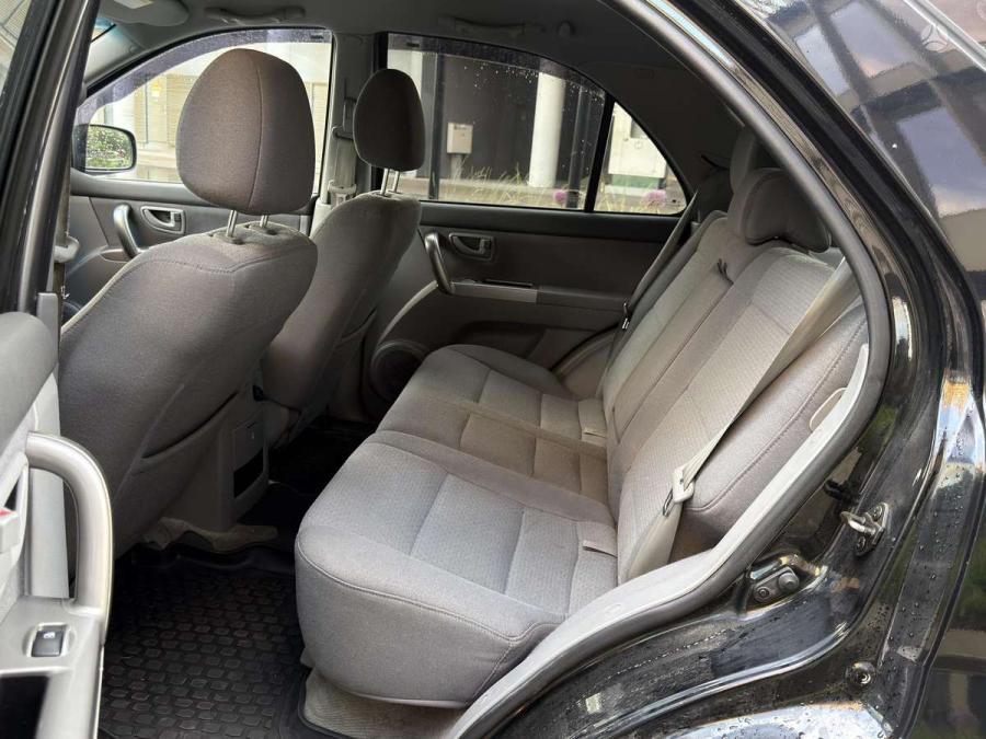 Black Kia Sorento 2005 in Vilnius, with an engine capacity of 2.40 L and mileage of 180 thousand km for 2450 €, photo 12 on AUTOMOTO.COM.LV