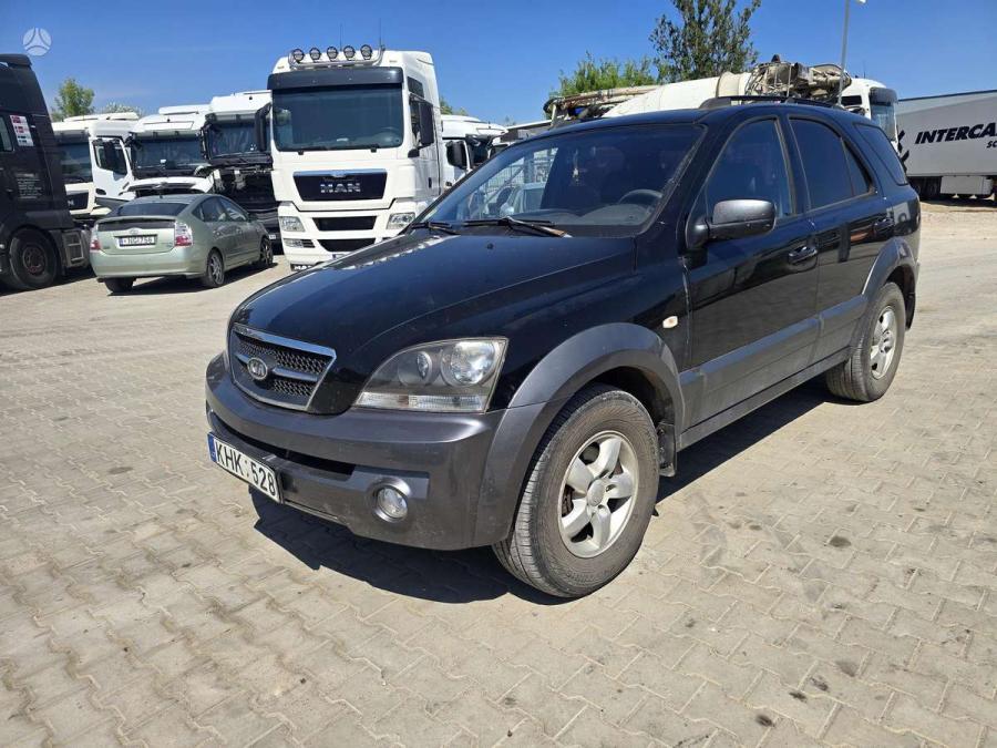Black Kia Sorento 2005 in Vilnius, with an engine capacity of 2.50 L and mileage of 226 thousand km for 1850 €, photo 5 on AUTOMOTO.COM.LV
