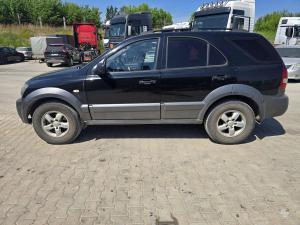 Black Kia Sorento 2005 in Vilnius, with an engine capacity of 2.50 L and mileage of 226 thousand km for 1850 €, photo 6 on AUTOMOTO.COM.LV