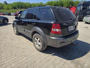 Black Kia Sorento 2005 in Vilnius, with an engine capacity of 2.50 L and mileage of 226 thousand km for 1850 €, photo 7 on AUTOMOTO.COM.LV