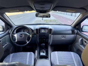 Black Kia Sorento 2005 in Vilnius, with an engine capacity of 2.50 L and mileage of 299 thousand km for 1850 €, photo 13 on AUTOMOTO.COM.LV