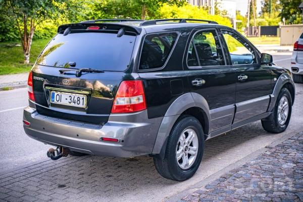 Melns Kia Sorento 2005 Rīga, ar dzinēja tilpumu 2.50 L un nobraukumu 215 tūkst. km par 2990 €, foto 4 vietnē AUTOMOTO.COM.LV