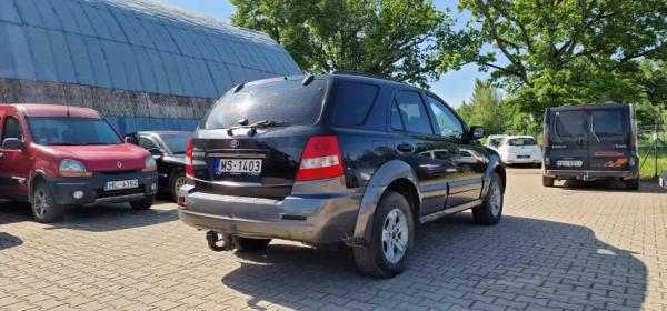 Black Kia Sorento 2005 in Valmiera, with an engine capacity of 2.50 L and mileage of 248 thousand km for 1500 €, photo 3 on AUTOMOTO.COM.LV
