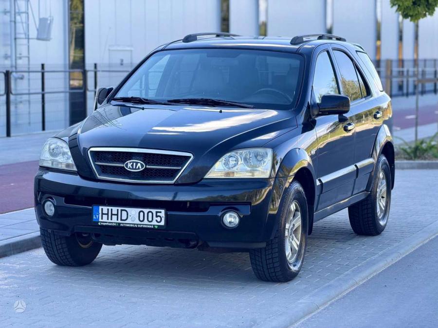 Черный Киа Соренто 2005 в Вильнюс, объемом двигателя 2.50 л и пробегом 299 тыс. км за 2000 €, фото 1 на AUTOMOTO.COM.LV