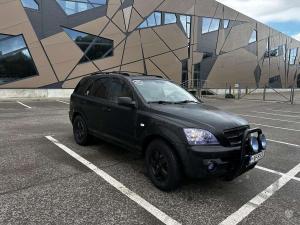 Black Kia Sorento 2005 in Siauliai, with an engine capacity of 3.50 L and mileage of 147 thousand km for 2350 €, photo  on AUTOMOTO.COM.LV