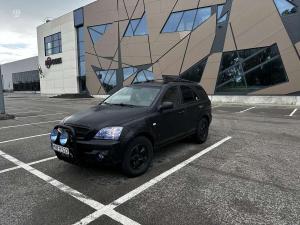 Black Kia Sorento 2005 in Siauliai, with an engine capacity of 3.50 L and mileage of 147 thousand km for 2350 €, photo 3 on AUTOMOTO.COM.LV
