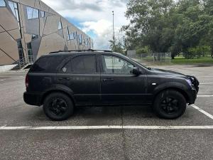 Black Kia Sorento 2005 in Siauliai, with an engine capacity of 3.50 L and mileage of 147 thousand km for 2350 €, photo 5 on AUTOMOTO.COM.LV