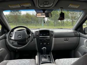 Black Kia Sorento 2005 in Siauliai, with an engine capacity of 3.50 L and mileage of 147 thousand km for 2350 €, photo 8 on AUTOMOTO.COM.LV