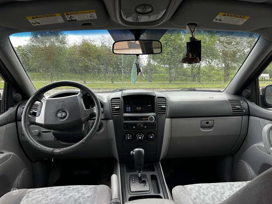 Black Kia Sorento 2005 in Siauliai, with an engine capacity of 3.50 L and mileage of 147 thousand km for 2350 €, photo 8 on AUTOMOTO.COM.LV