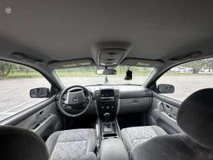 Black Kia Sorento 2005 in Siauliai, with an engine capacity of 3.50 L and mileage of 147 thousand km for 2350 €, photo 9 on AUTOMOTO.COM.LV