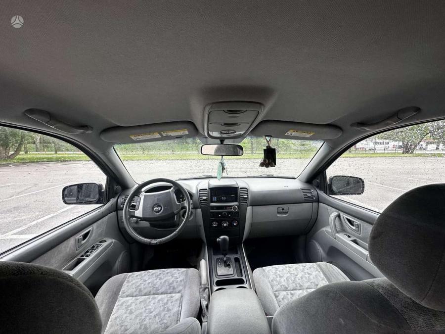 Black Kia Sorento 2005 in Siauliai, with an engine capacity of 3.50 L and mileage of 147 thousand km for 2350 €, photo 9 on AUTOMOTO.COM.LV