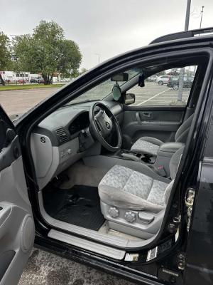 Black Kia Sorento 2005 in Siauliai, with an engine capacity of 3.50 L and mileage of 147 thousand km for 2350 €, photo 10 on AUTOMOTO.COM.LV