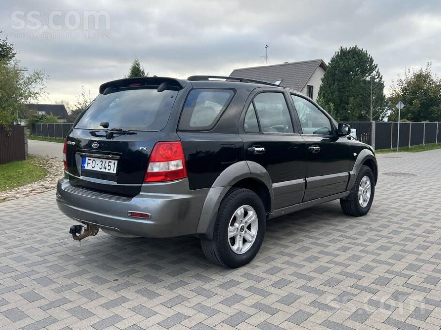 Black Kia Sorento 2005 in Riga, with an engine capacity of 2.40 L and mileage of 204 thousand km for 2250 €, photo 3 on AUTOMOTO.COM.LV
