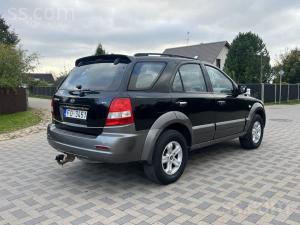 Black Kia Sorento 2005 in Riga, with an engine capacity of 2.40 L and mileage of 204 thousand km for 2250 €, photo 4 on AUTOMOTO.COM.LV