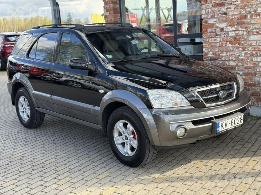 Black Kia Sorento 2006 in Talsi, with an engine capacity of 2.50 L and mileage of 285 thousand km for 3500 €, photo 1 on AUTOMOTO.COM.LV