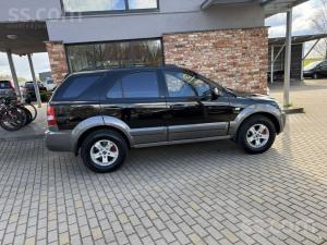 Black Kia Sorento 2006 in Talsi, with an engine capacity of 2.50 L and mileage of 285 thousand km for 3500 €, photo 2 on AUTOMOTO.COM.LV