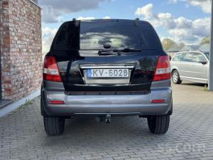 Black Kia Sorento 2006 in Talsi, with an engine capacity of 2.50 L and mileage of 285 thousand km for 3500 €, photo 5 on AUTOMOTO.COM.LV