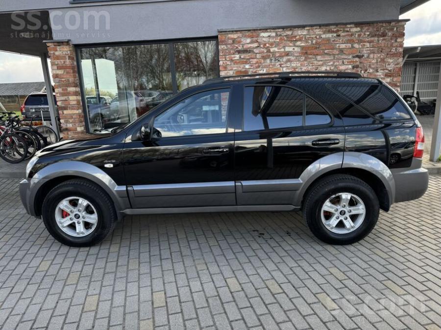 Black Kia Sorento 2006 in Talsi, with an engine capacity of 2.50 L and mileage of 285 thousand km for 3500 €, photo 16 on AUTOMOTO.COM.LV