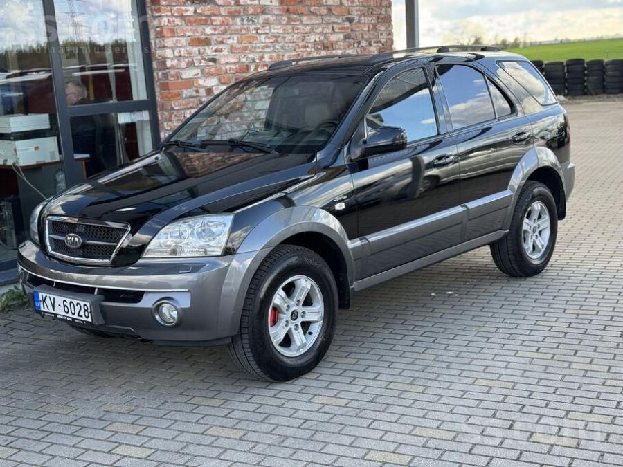 Black Kia Sorento 2006 in Talsi, with an engine capacity of 2.50 L and mileage of 285 thousand km for 3500 €, photo 17 on AUTOMOTO.COM.LV