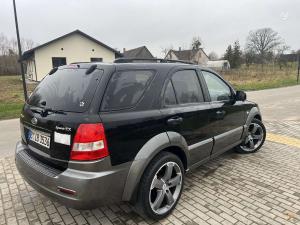 Black Kia Sorento 2006 in Birstonas, with an engine capacity of 2.50 L and mileage of 210 thousand km for 2650 €, photo 4 on AUTOMOTO.COM.LV
