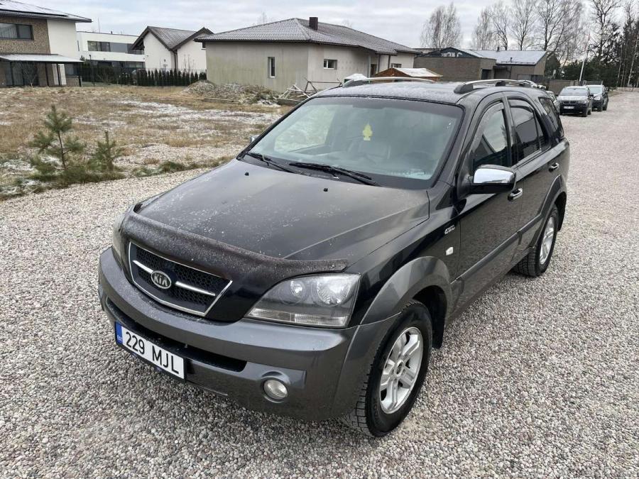 Black Kia Sorento 2006 in Vilnius, with an engine capacity of 2.50 L and mileage of 176 thousand km for 2350 €, photo 2 on AUTOMOTO.COM.LV
