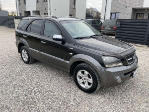 Black Kia Sorento 2006 in Vilnius, with an engine capacity of 2.50 L and mileage of 176 thousand km for 2350 €, photo 4 on AUTOMOTO.COM.LV