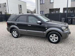 Black Kia Sorento 2006 in Vilnius, with an engine capacity of 2.50 L and mileage of 176 thousand km for 2350 €, photo 5 on AUTOMOTO.COM.LV