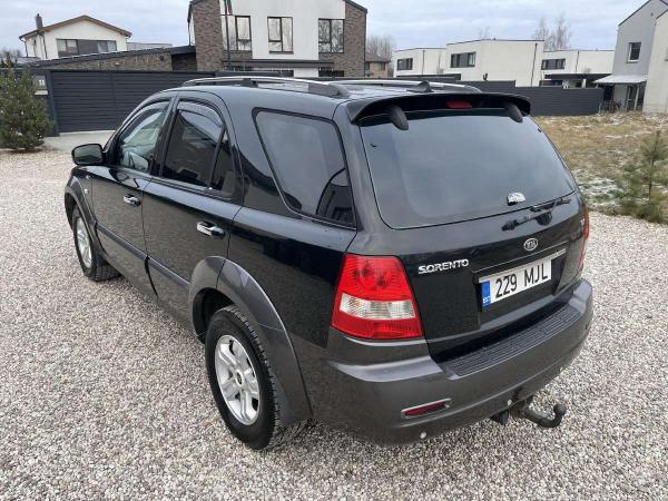 Melns Kia Sorento 2006 Viļņa, ar dzinēja tilpumu 2.50 L un nobraukumu 176 tūkst. km par 2350 €, foto 8 vietnē AUTOMOTO.COM.LV