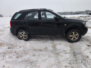 Black Kia Sorento 2006 in Polva, with an engine capacity of 2.50 L and mileage of 220 thousand km for 1490 €, photo 4 on AUTOMOTO.COM.LV