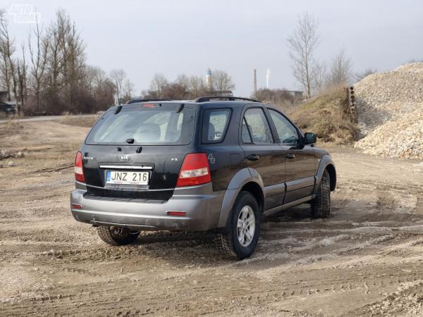 Black Kia Sorento 2006 in Vilnius, with an engine capacity of 2.50 L and mileage of 265 thousand km for 2000 €, photo 4 on AUTOMOTO.COM.LV