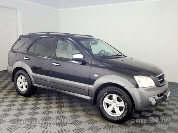 Black Kia Sorento 2006 in Tallinn, with an engine capacity of 2.50 L and mileage of 332 thousand km for 1599 €, photo 1 on AUTOMOTO.COM.LV