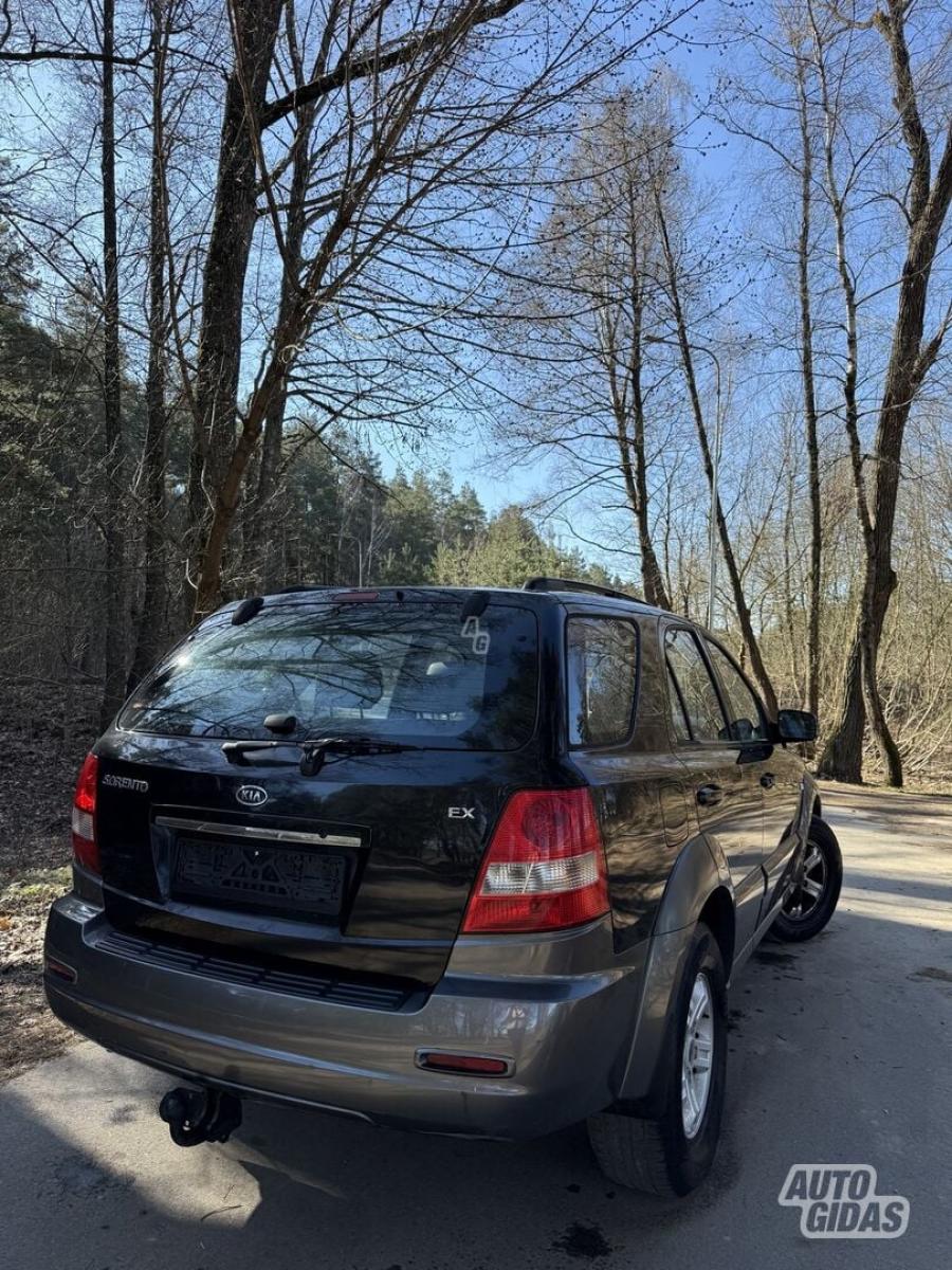 Black Kia Sorento 2006 in Prienai, with an engine capacity of 2.50 L and mileage of 243 thousand km for 2500 €, photo 7 on AUTOMOTO.COM.LV
