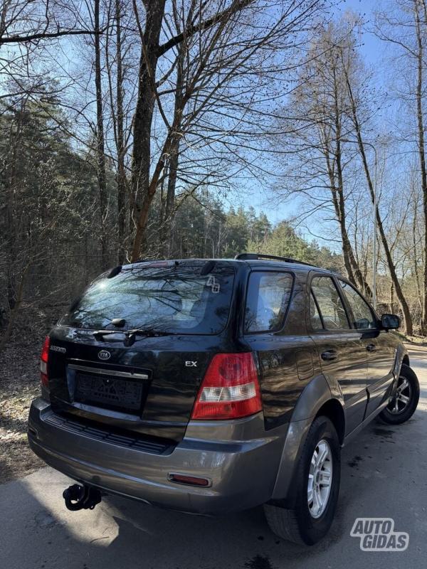 Black Kia Sorento 2006 in Prienai, with an engine capacity of 2.50 L and mileage of 243 thousand km for 2500 €, photo 8 on AUTOMOTO.COM.LV