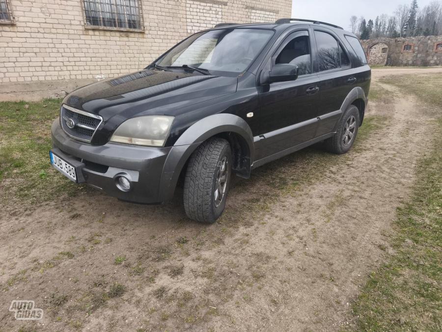 Black Kia Sorento 2006 in Ignalina, with an engine capacity of 2.50 L and mileage of 199 thousand km for 1450 €, photo 1 on AUTOMOTO.COM.LV