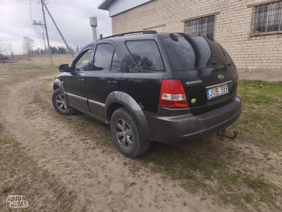 Black Kia Sorento 2006 in Ignalina, with an engine capacity of 2.50 L and mileage of 199 thousand km for 1450 €, photo 3 on AUTOMOTO.COM.LV