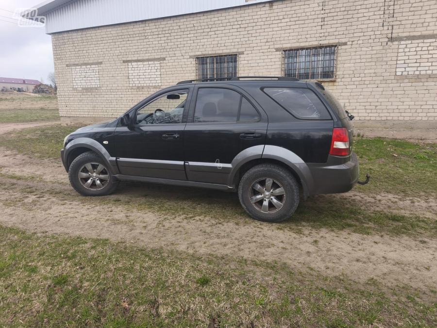 Black Kia Sorento 2006 in Ignalina, with an engine capacity of 2.50 L and mileage of 197 thousand km for 1500 €, photo 1 on AUTOMOTO.COM.LV