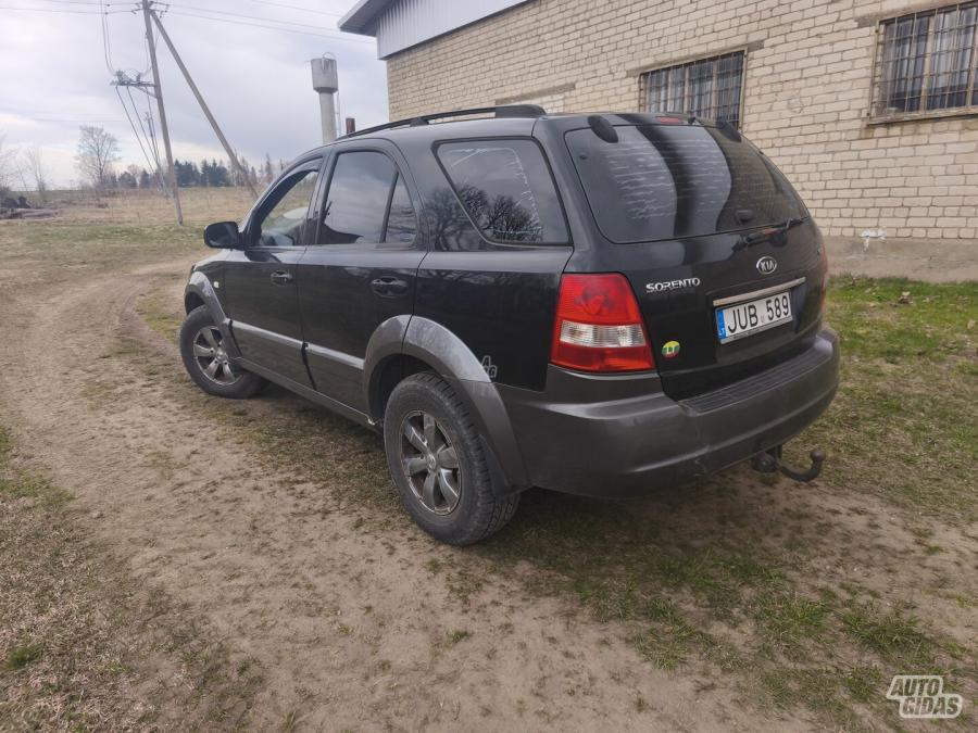 Black Kia Sorento 2006 in Ignalina, with an engine capacity of 2.50 L and mileage of 197 thousand km for 1500 €, photo 3 on AUTOMOTO.COM.LV