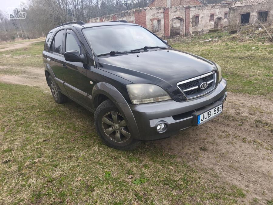 Black Kia Sorento 2006 in Ignalina, with an engine capacity of 2.50 L and mileage of 197 thousand km for 1500 €, photo 7 on AUTOMOTO.COM.LV