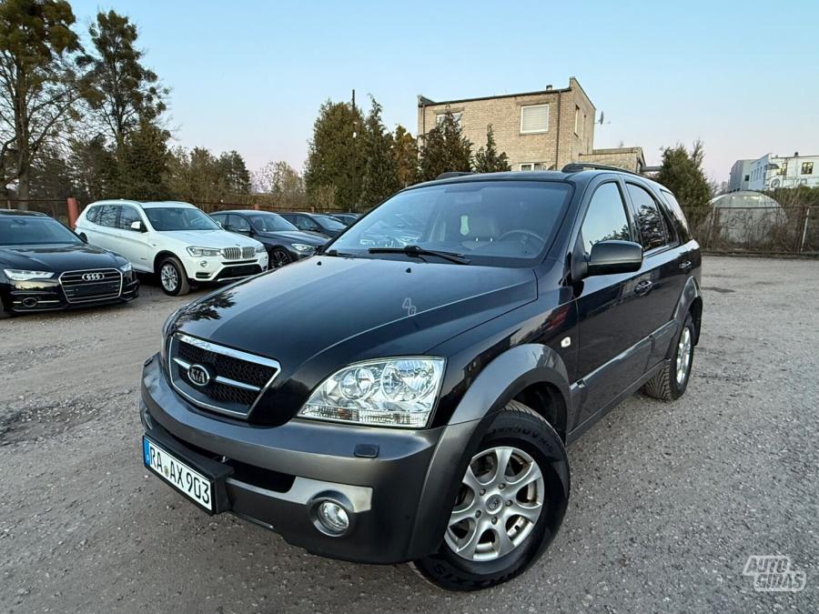 Black Kia Sorento 2006 in Prienai, with an engine capacity of 2.50 L and mileage of 294 thousand km for 2650 €, photo 1 on AUTOMOTO.COM.LV