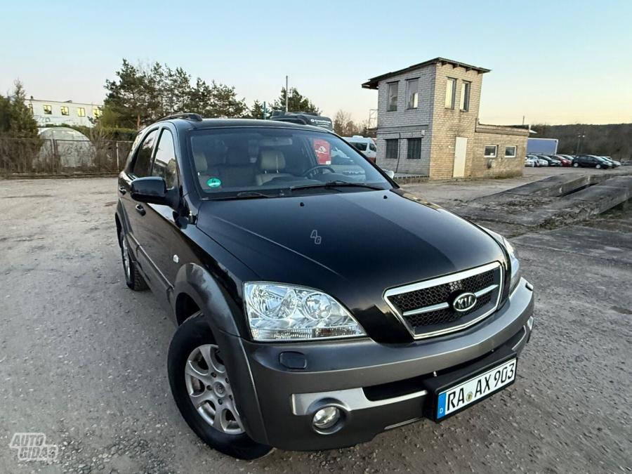 Black Kia Sorento 2006 in Prienai, with an engine capacity of 2.50 L and mileage of 294 thousand km for 2650 €, photo 3 on AUTOMOTO.COM.LV
