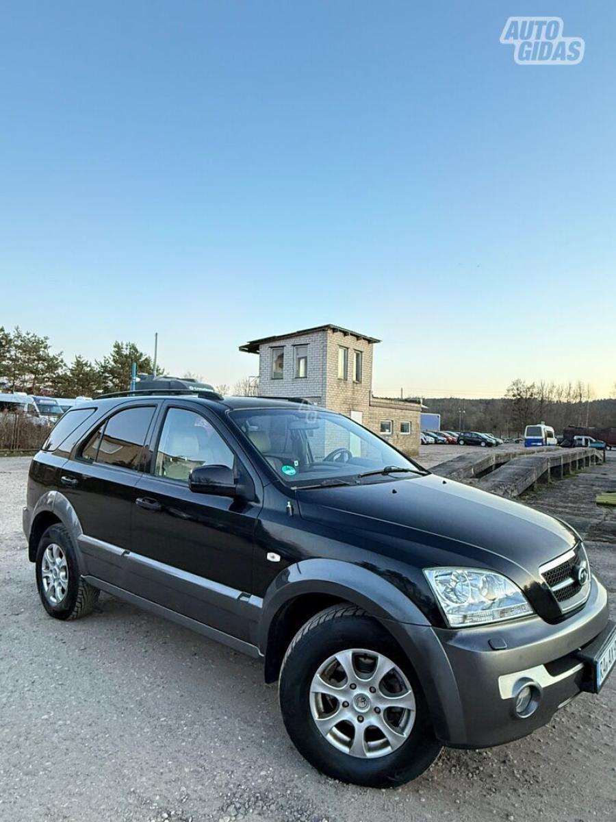 Black Kia Sorento 2006 in Prienai, with an engine capacity of 2.50 L and mileage of 294 thousand km for 2650 €, photo 4 on AUTOMOTO.COM.LV